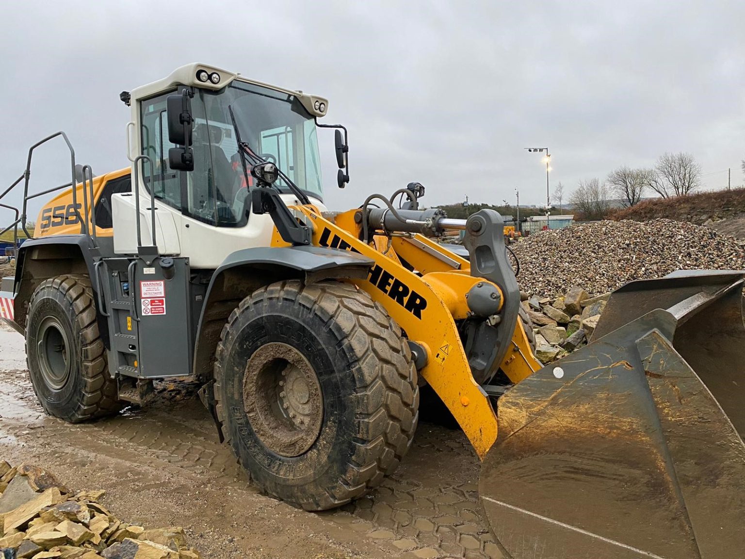 Hillview Plant | Crushers, Screeners, Excavators, Telehandlers, Loaders ...